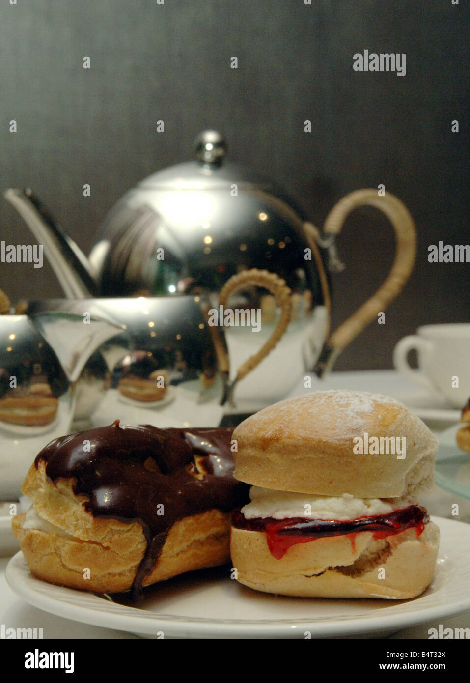 Traditional English tea and cream cakes Stock Photo - Alamy