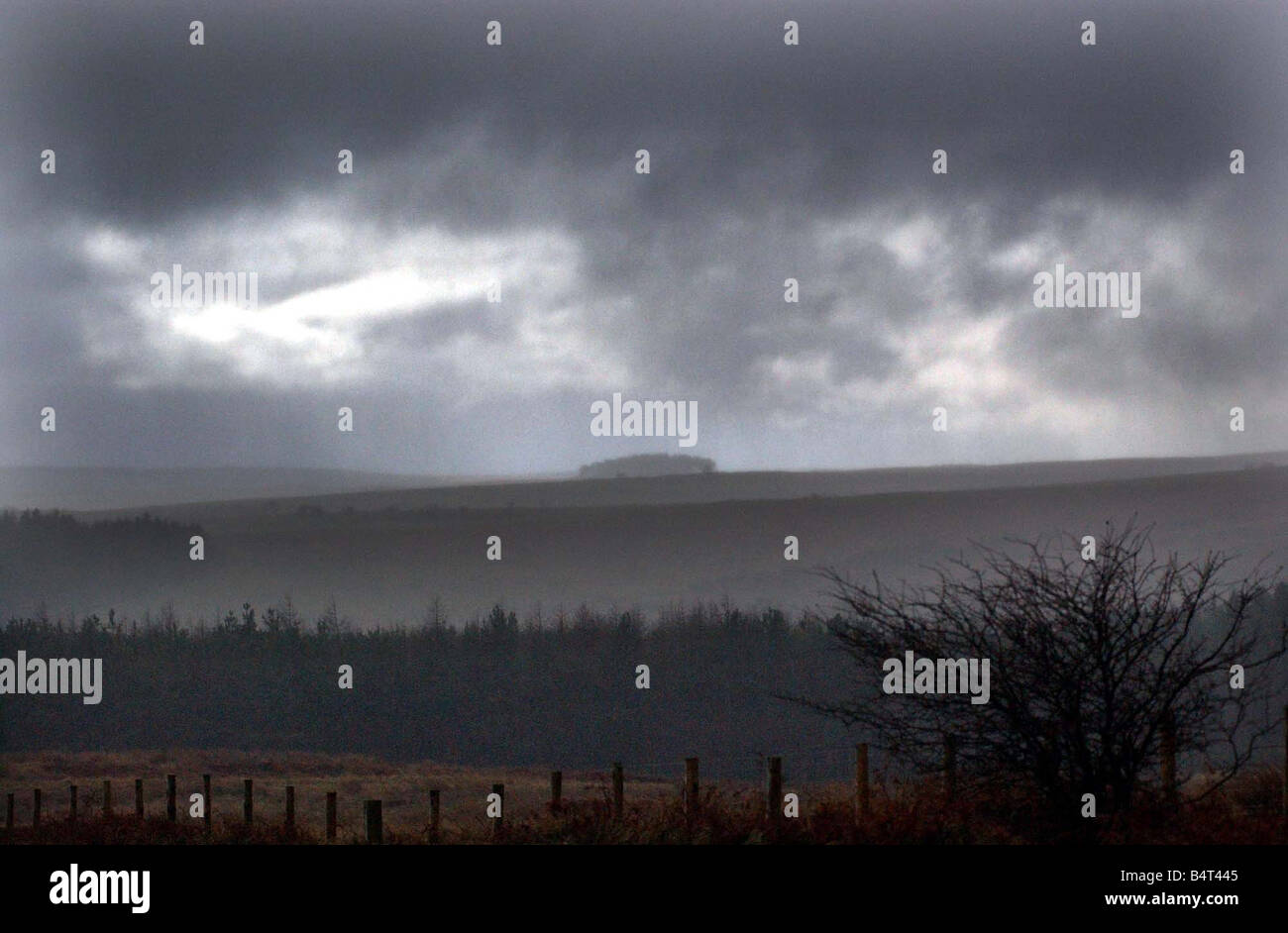 Winter Weather scene in the countryside Waiting for the snow storm to ...