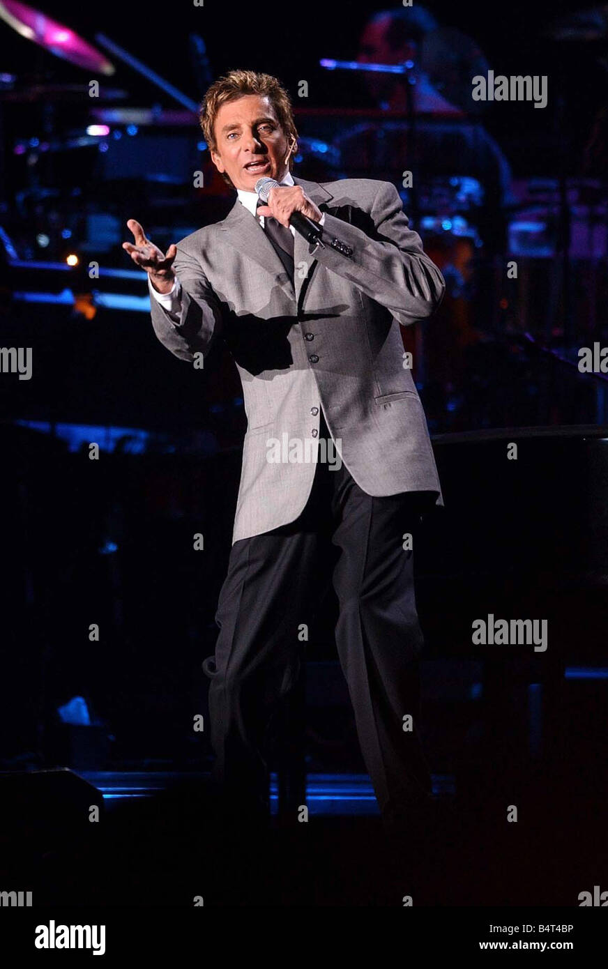 Barry Manilow in concert at the NEC Birmingham Stock Photo - Alamy