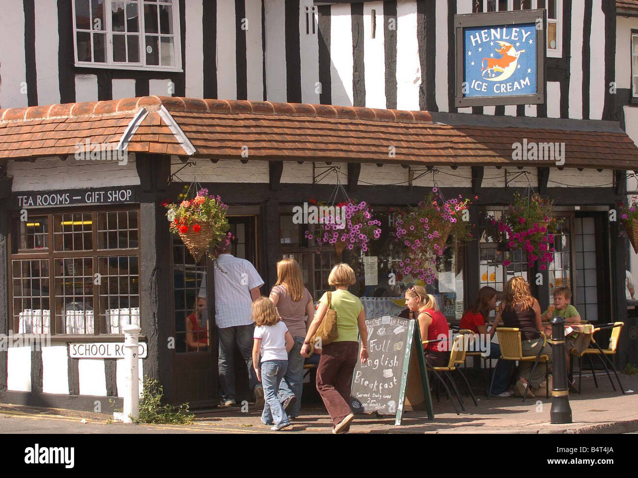 Henley Ice Cream High Street Henley In Arden Stock Photo - Alamy