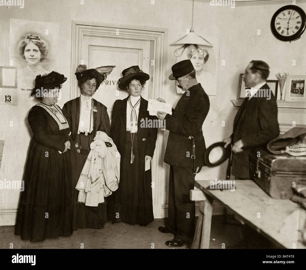 Suffragettes Under Arrest October 1908 Mrs Emmeline Pankhurst Mrs ...