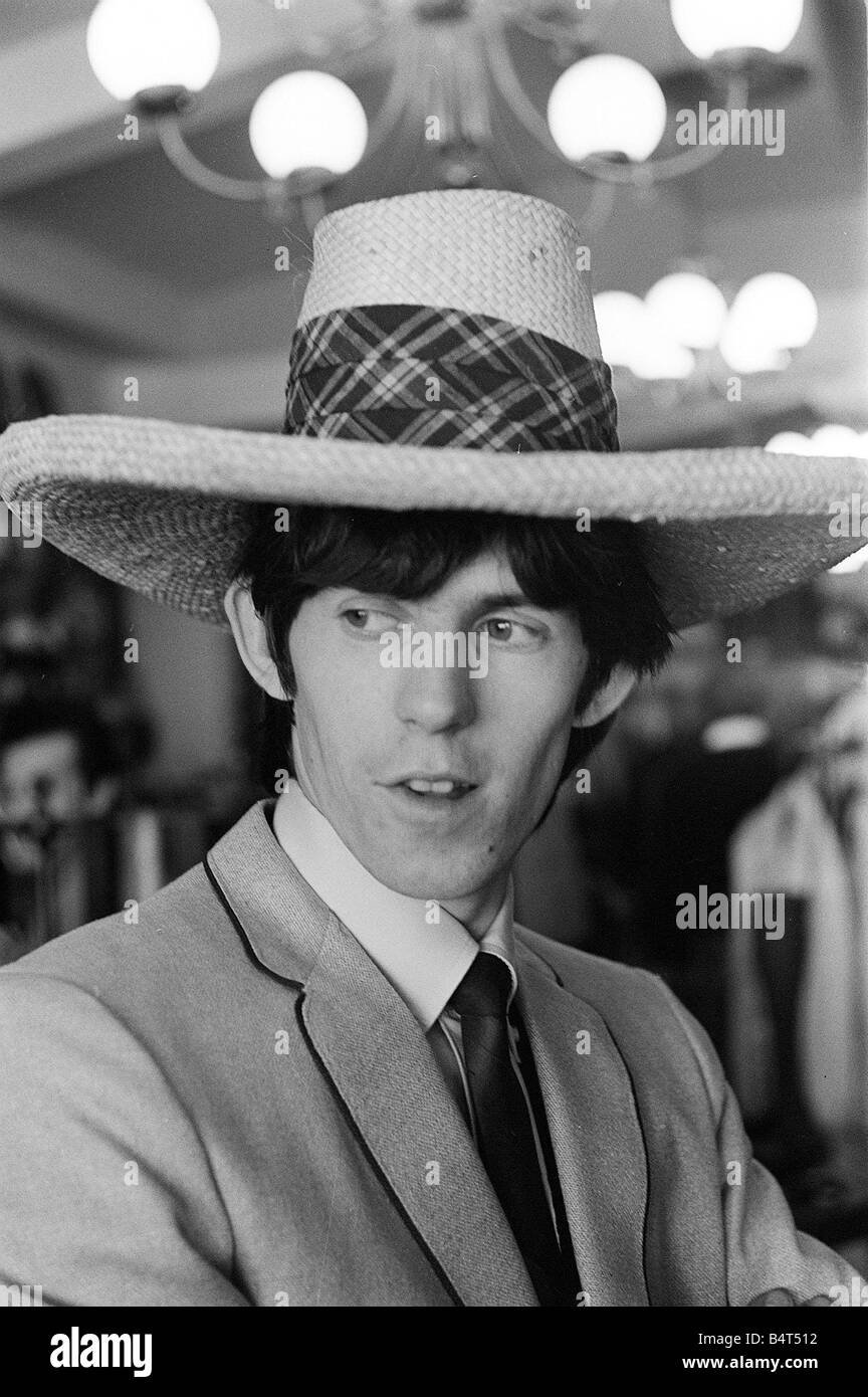 Rolling Stones Keith Richards trying out hat in tailors shop Stock ...