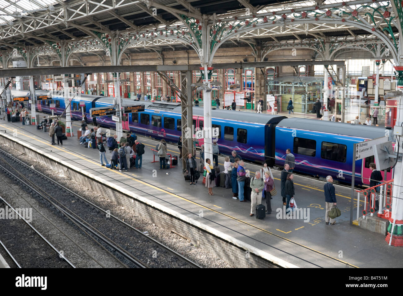 Preston railway station hi-res stock photography and images - Alamy