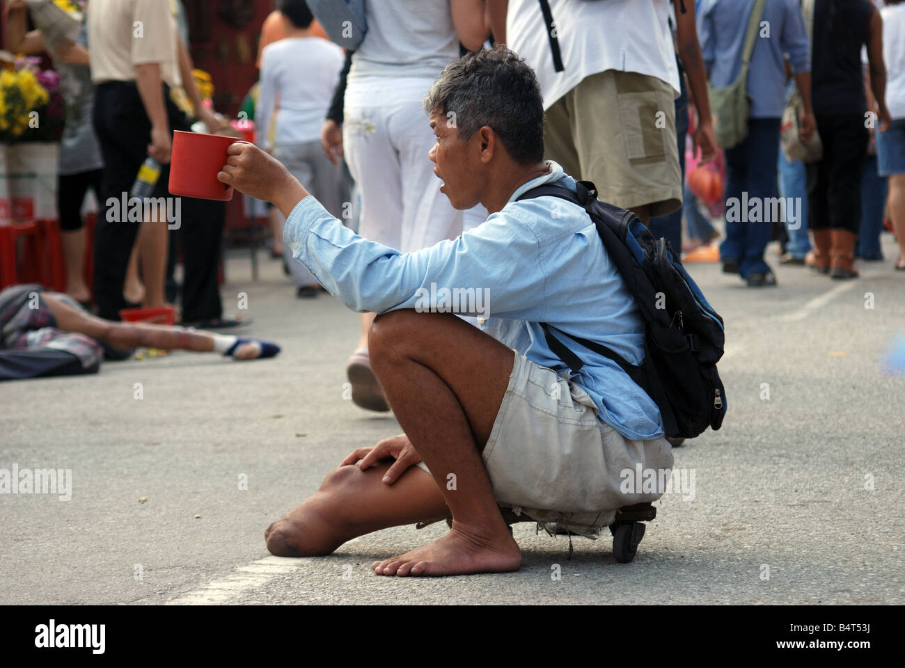 One legged man begging on street Stock Photo - Alamy