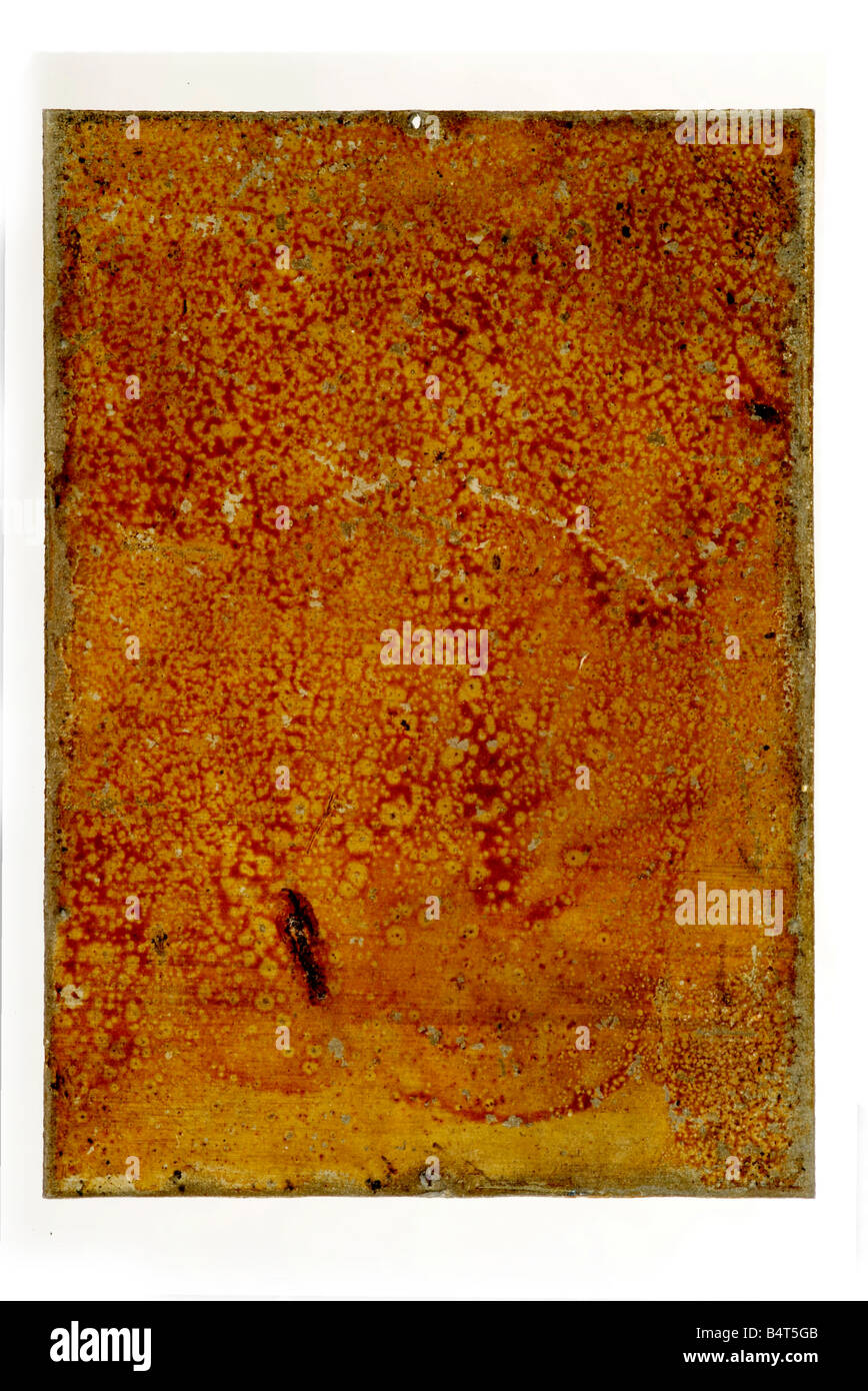 Extreme closeup of the film of rust on the old metal plates ...