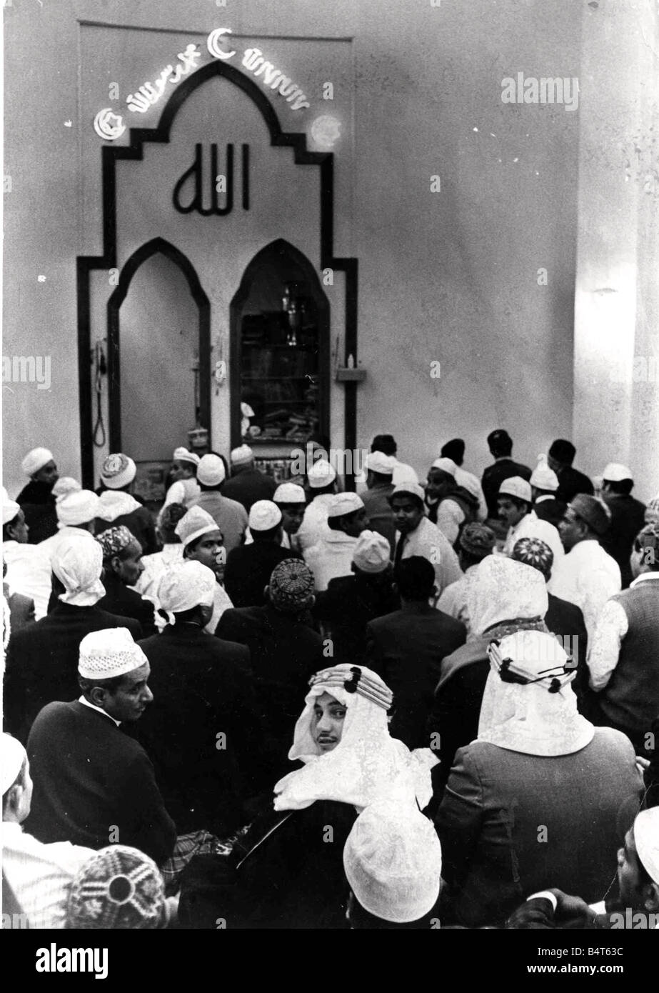 The Moslem community in Cardiff The packed Mosque at the Islamic Centre ...