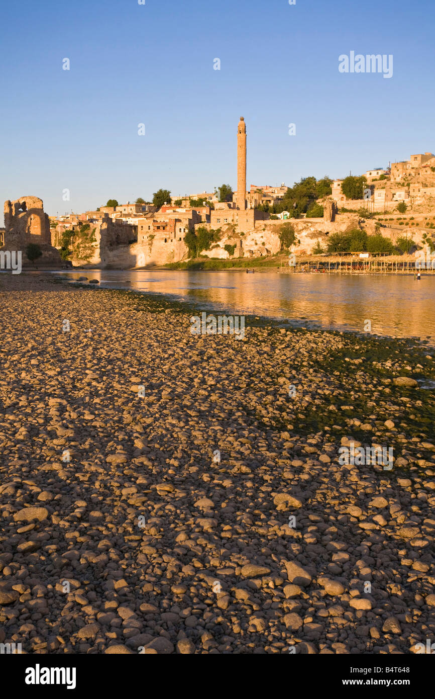 Turkey, Eastern Turkey, Hasankeyf, El Rizk Cami & Tigris river Stock ...