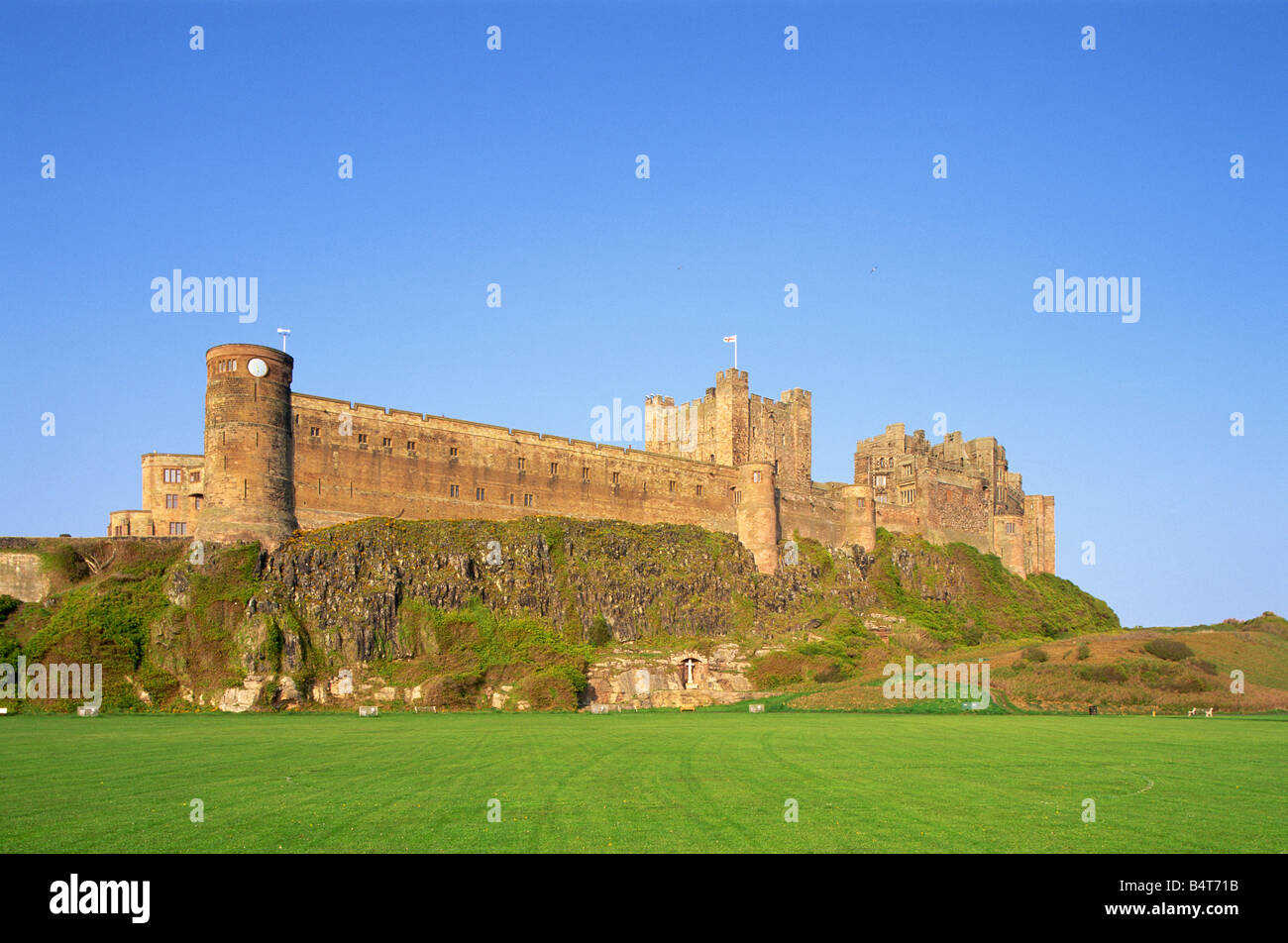 Northumbria castle hi-res stock photography and images - Alamy