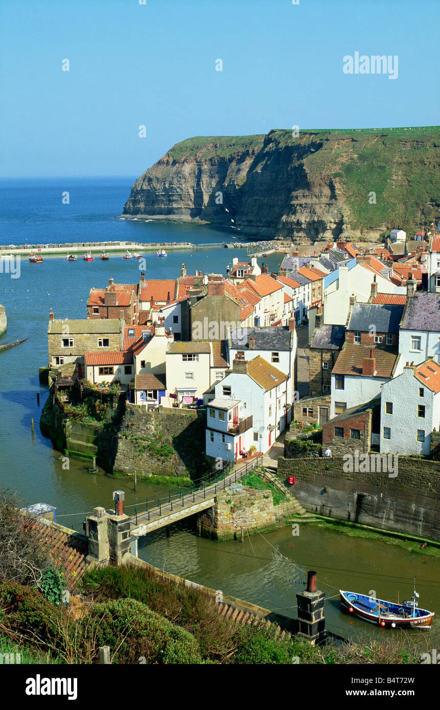 View staithes england hi-res stock photography and images - Alamy