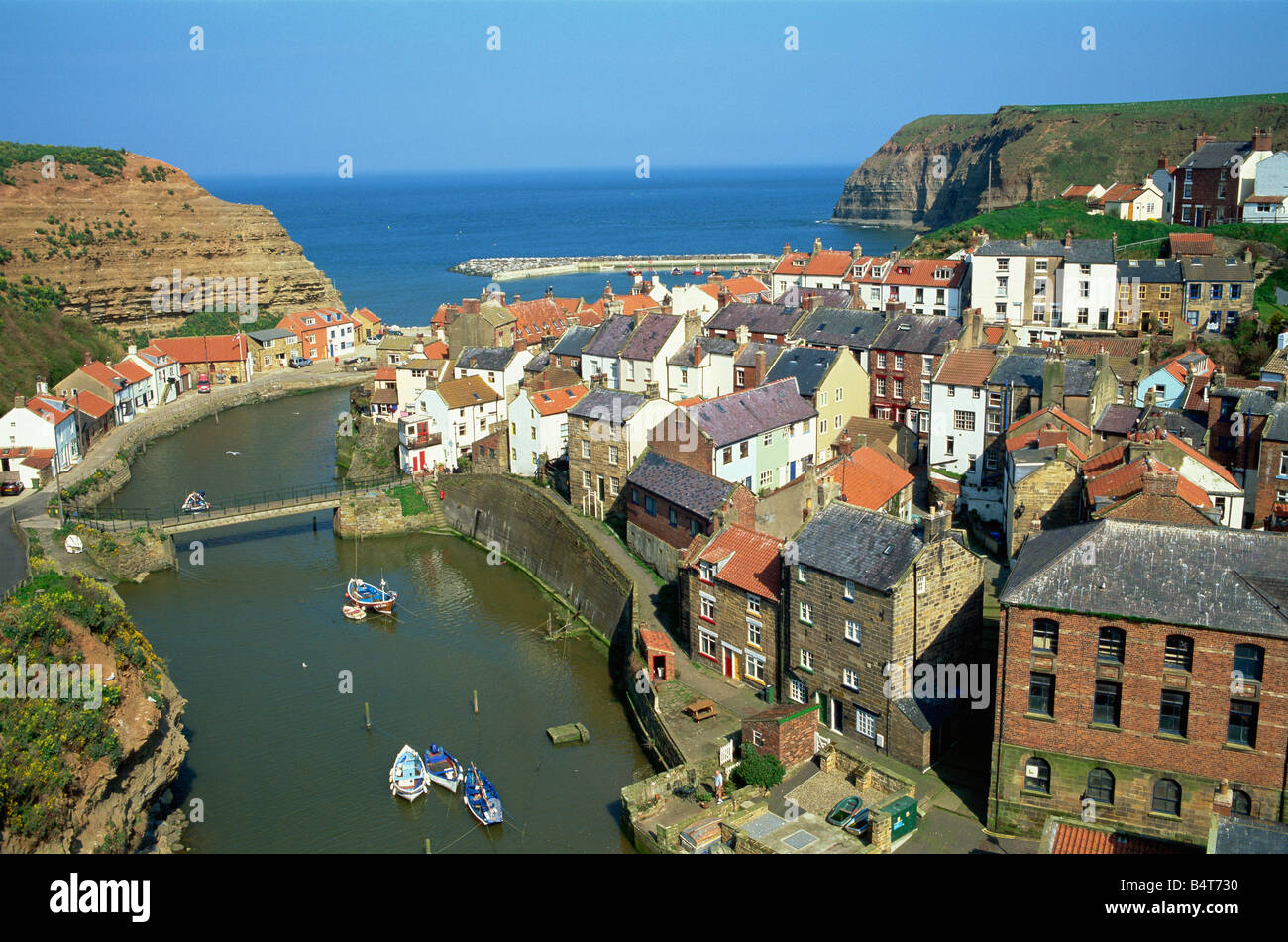Staithes england hi-res stock photography and images - Alamy