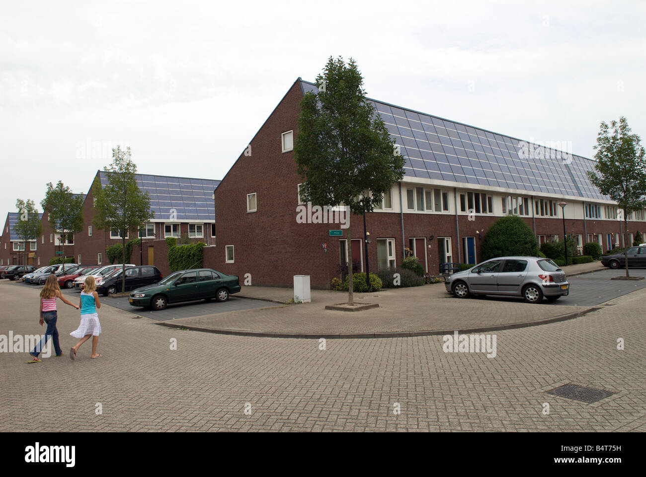 Shell solar panels fitted to houses on the world's largest solar ...