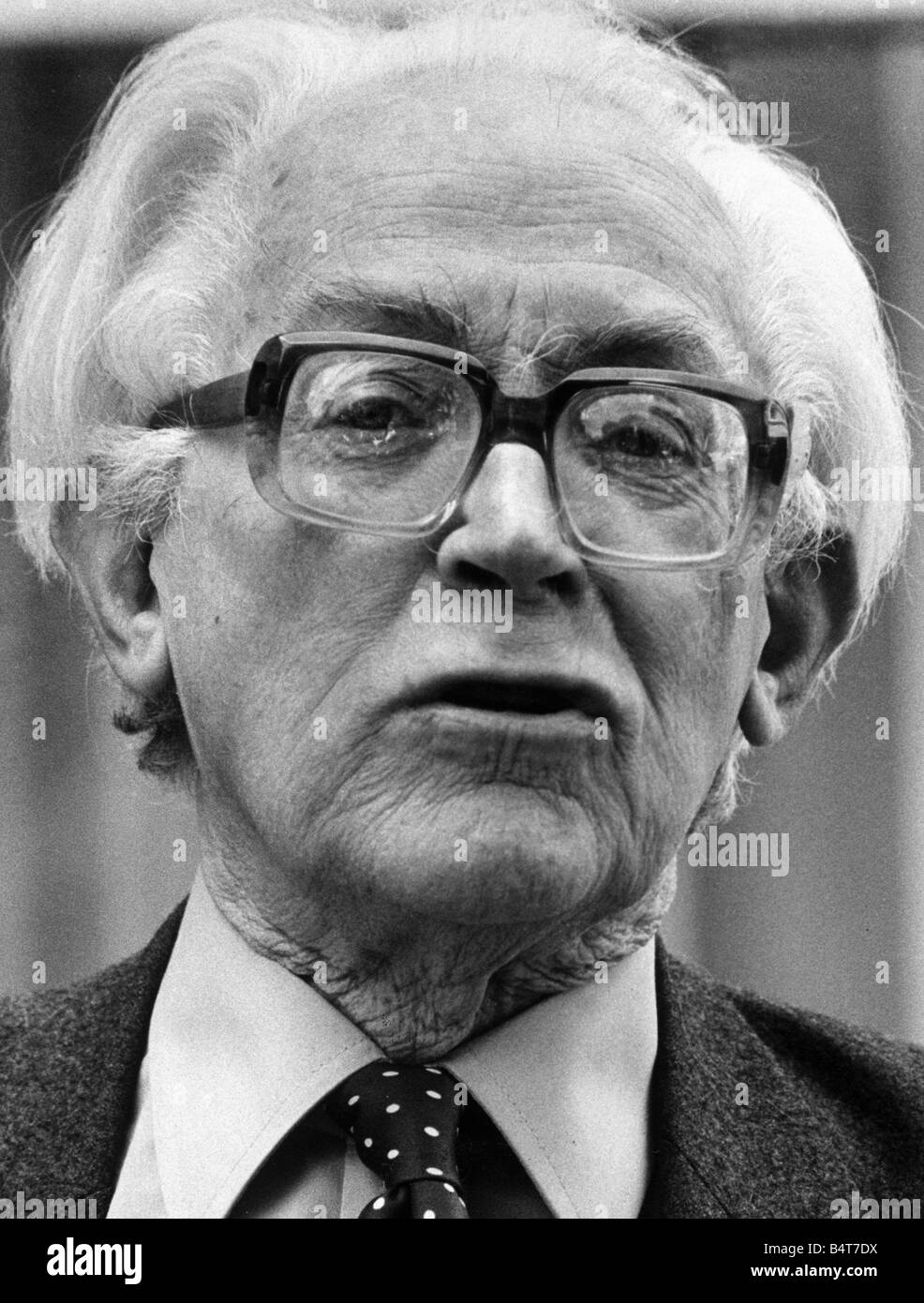 Michael Foot Labour Party Leader argues with photographers Stock Photo ...