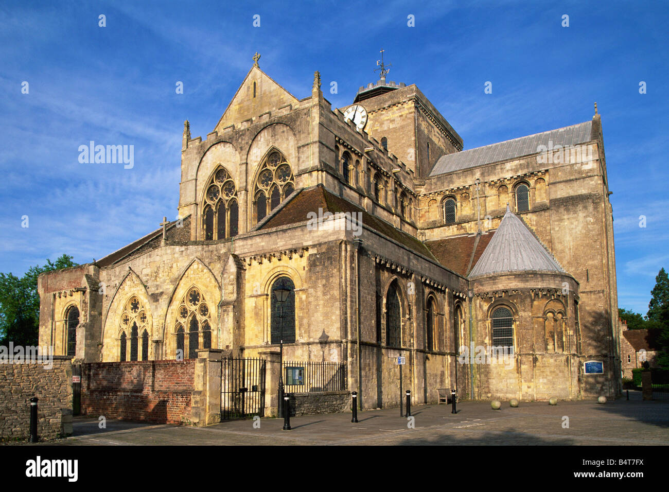 England, Hampshire, Romsey, Romsey Abbey Stock Photo - Alamy