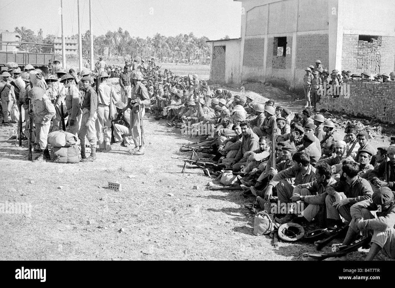 Pakistani war scenes in Calcutta December 1971 20 12 1971 DM71 11795 ...