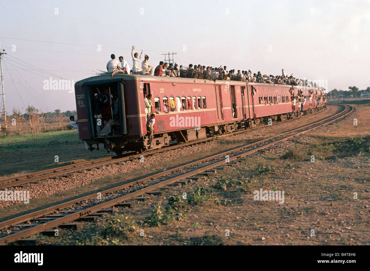 Crowded train, north of Dhaka, Bangladesh Stock Photo - Alamy