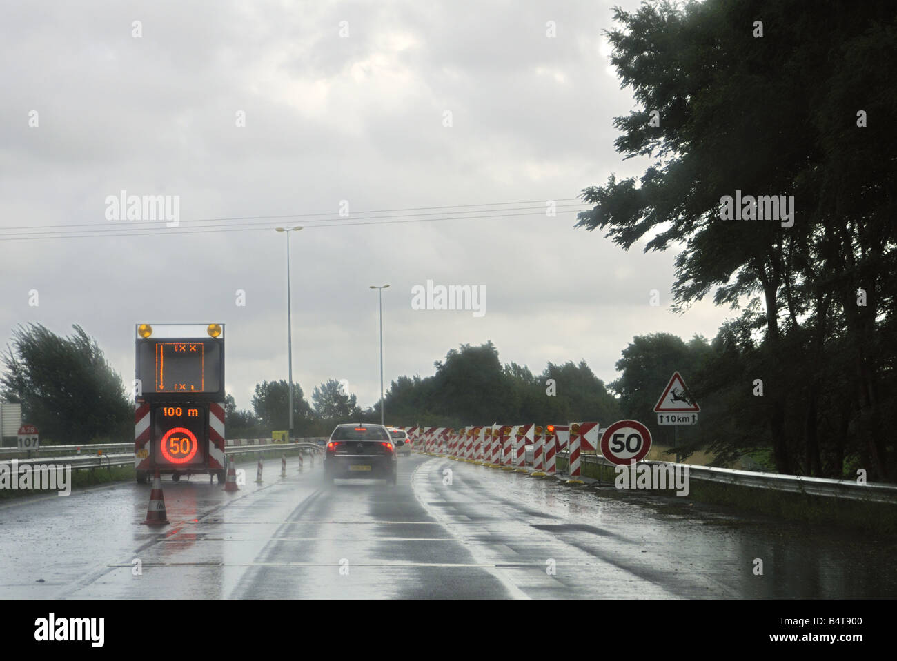Lane closure hi-res stock photography and images - Alamy