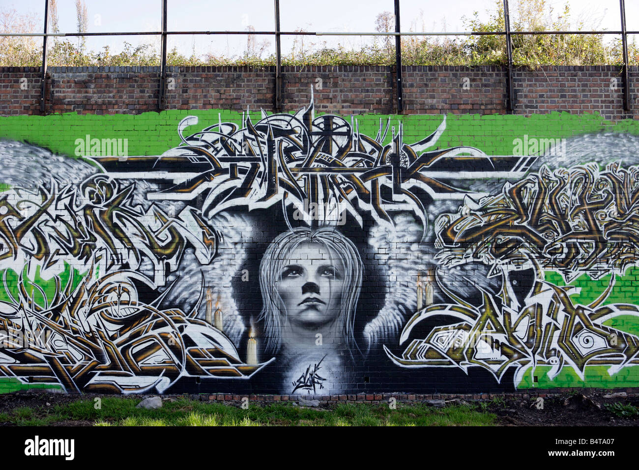 Community graffiti wall hi-res stock photography and images - Alamy