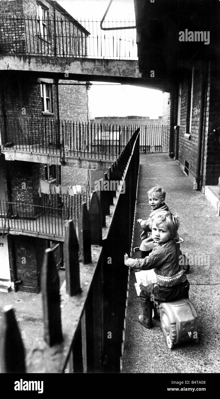 Children playing in the Scotswood area of Newcastle Stock Photo - Alamy