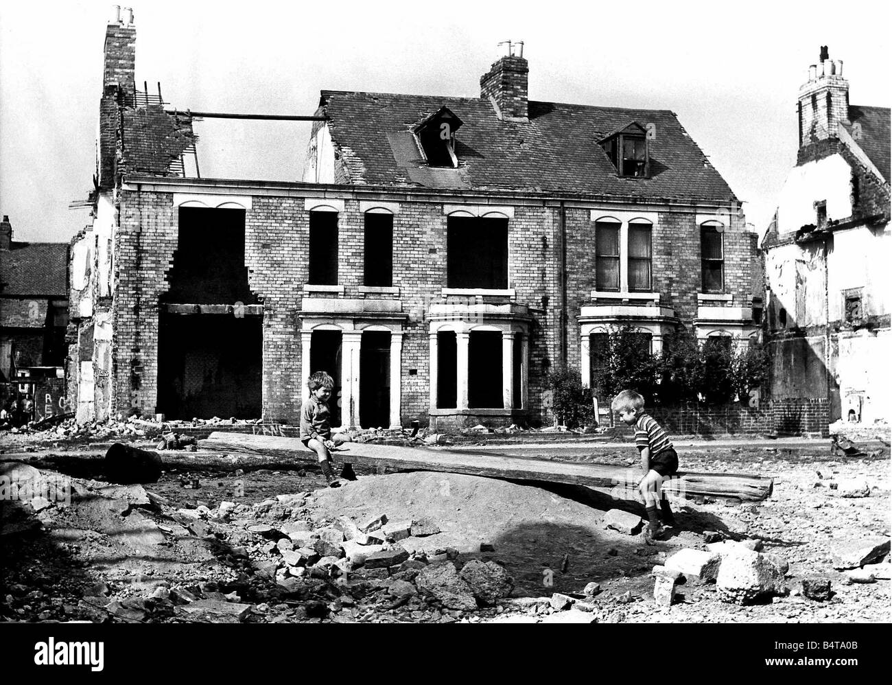 Children playing in the Scotswood area of Newcastle Slum clearance ...