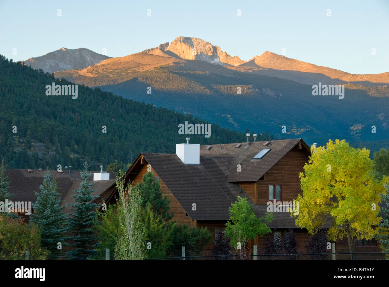 Cabin rustic colorado mountain autumn hi-res stock photography and ...