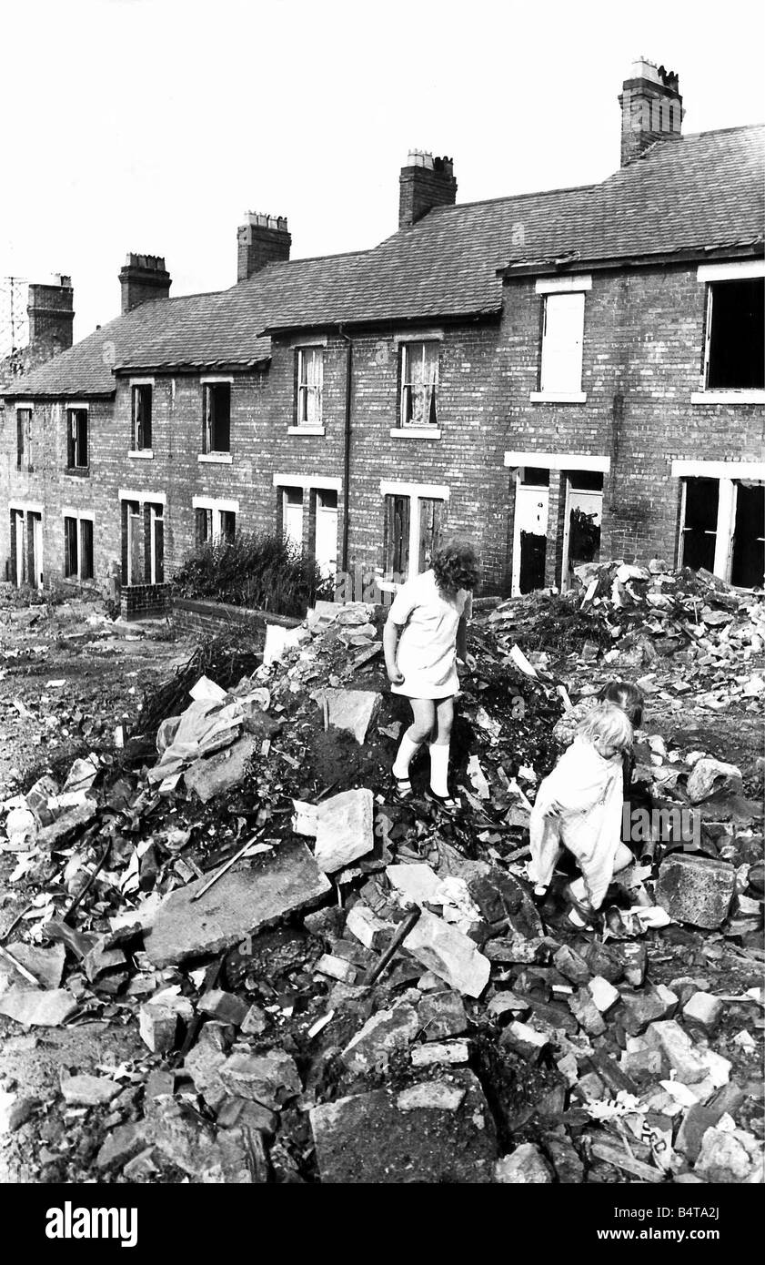 Children playing in the Scotswood area of Newcastle Stock Photo - Alamy