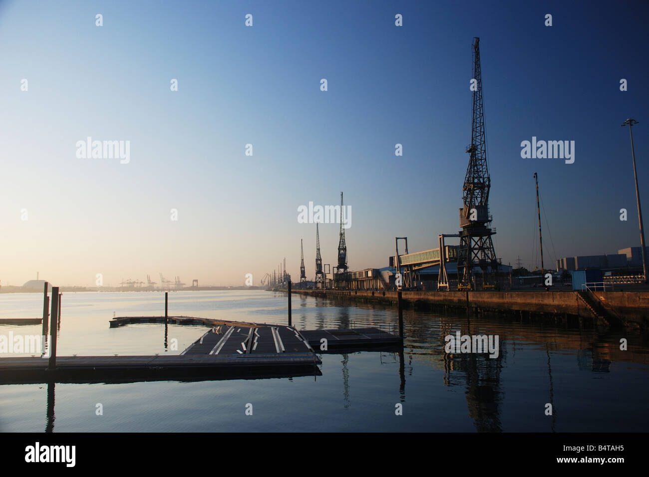 Cranes on Western Docks , Southampton water Stock Photo - Alamy
