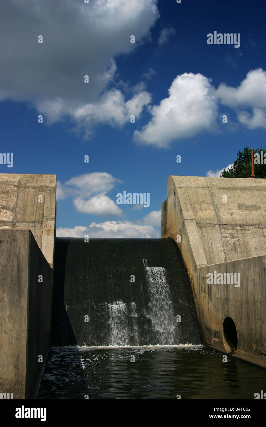 Concrete dam hi-res stock photography and images - Alamy