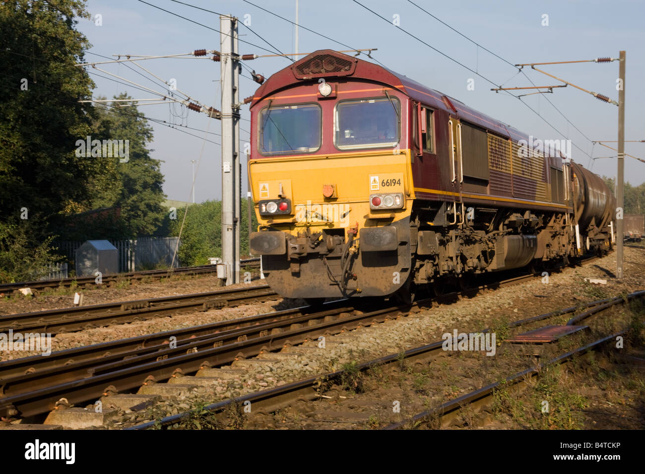 Class 66 66194 diesel engined freight locomotive at Potteric Carr ...