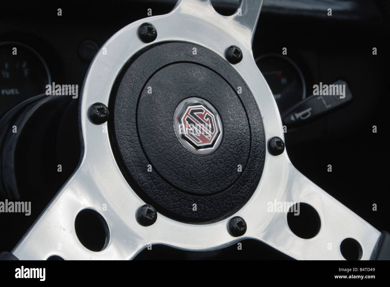 Steering Wheel From A MGB Car Stock Photo Alamy steering-wheel-from-a-mgb-car-stock-photo-alamy