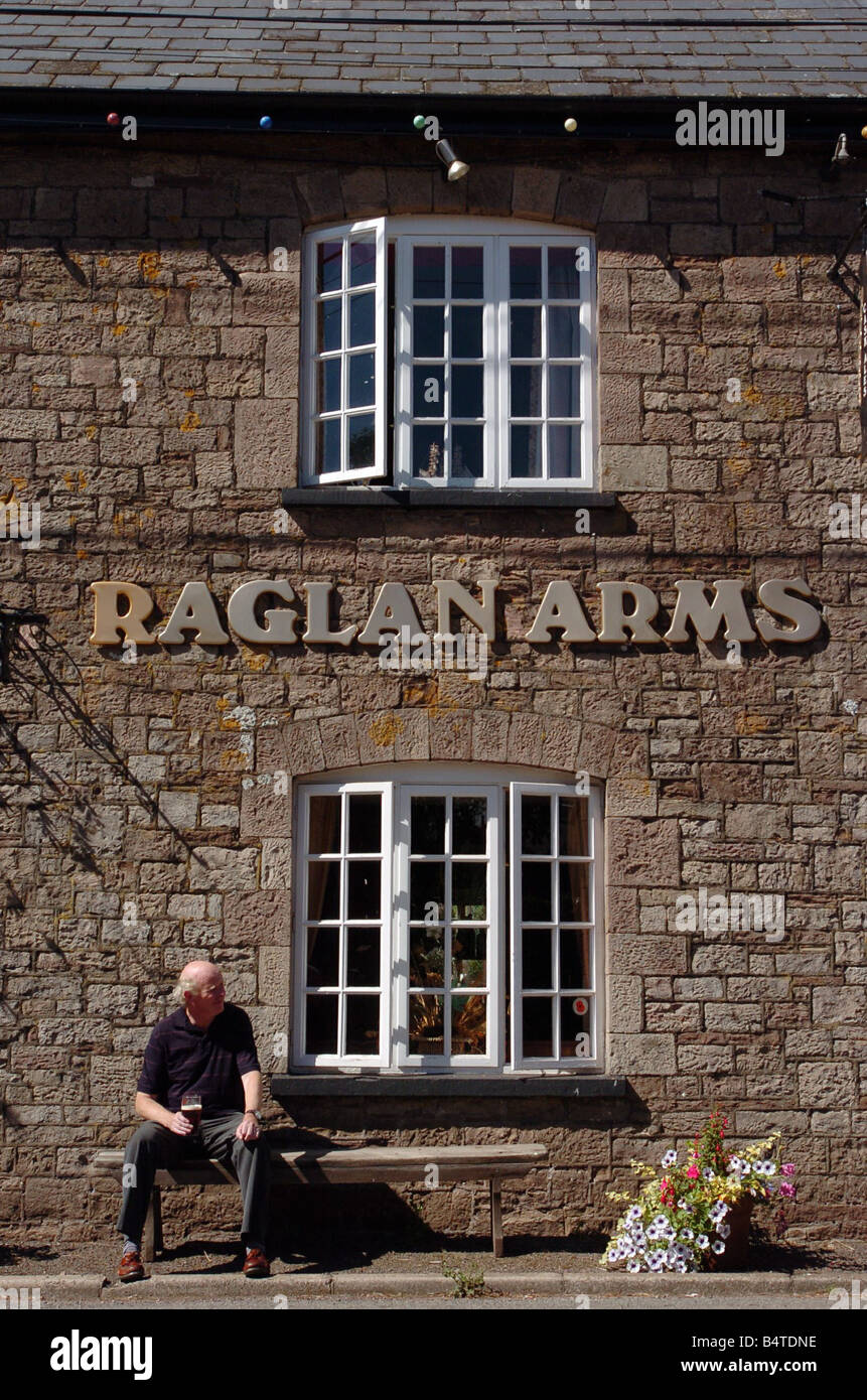 Raglan arms hi-res stock photography and images - Alamy