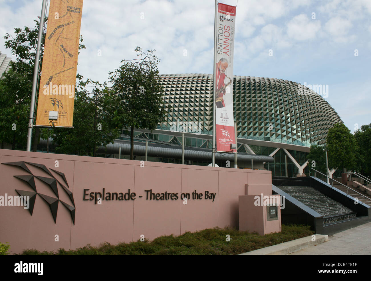 Esplanade theatres on the bay Singapore April 2008 Stock Photo - Alamy