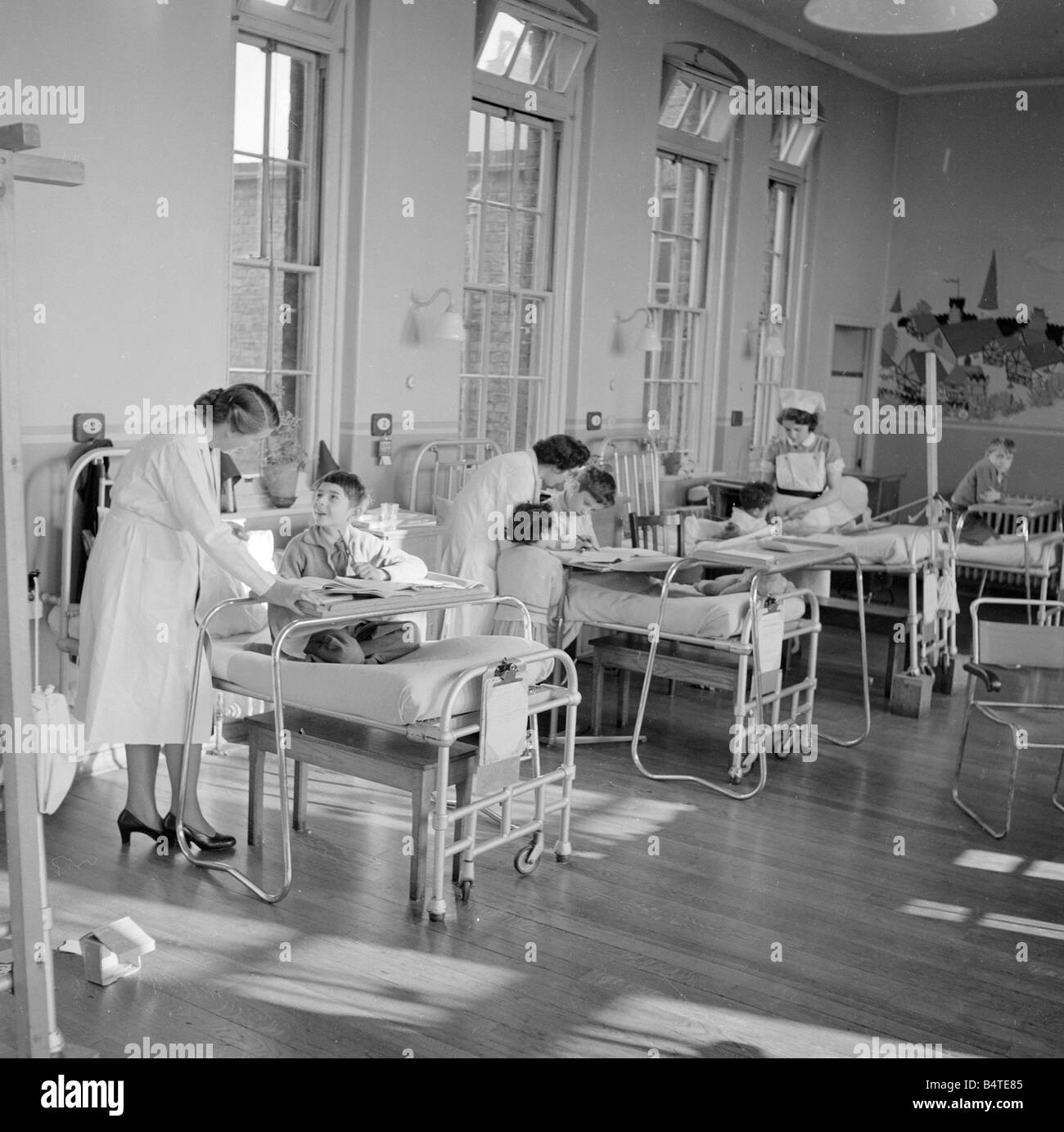 Children hospital 1950s hi-res stock photography and images - Alamy