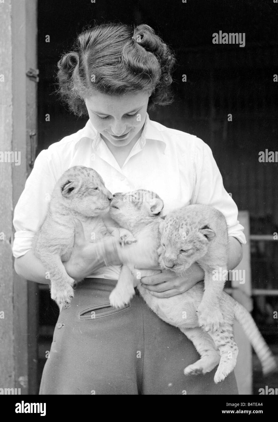 Female zoo keeper Black and White Stock Photos & Images - Alamy