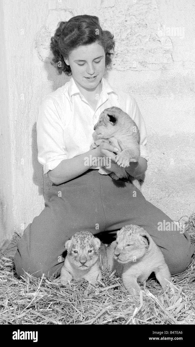 Female zoo keeper Black and White Stock Photos & Images - Alamy