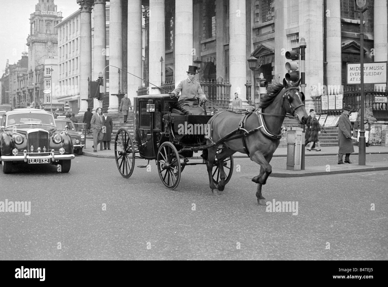The Royal Messenger Coach posting pass St Martin s in the Field church ...
