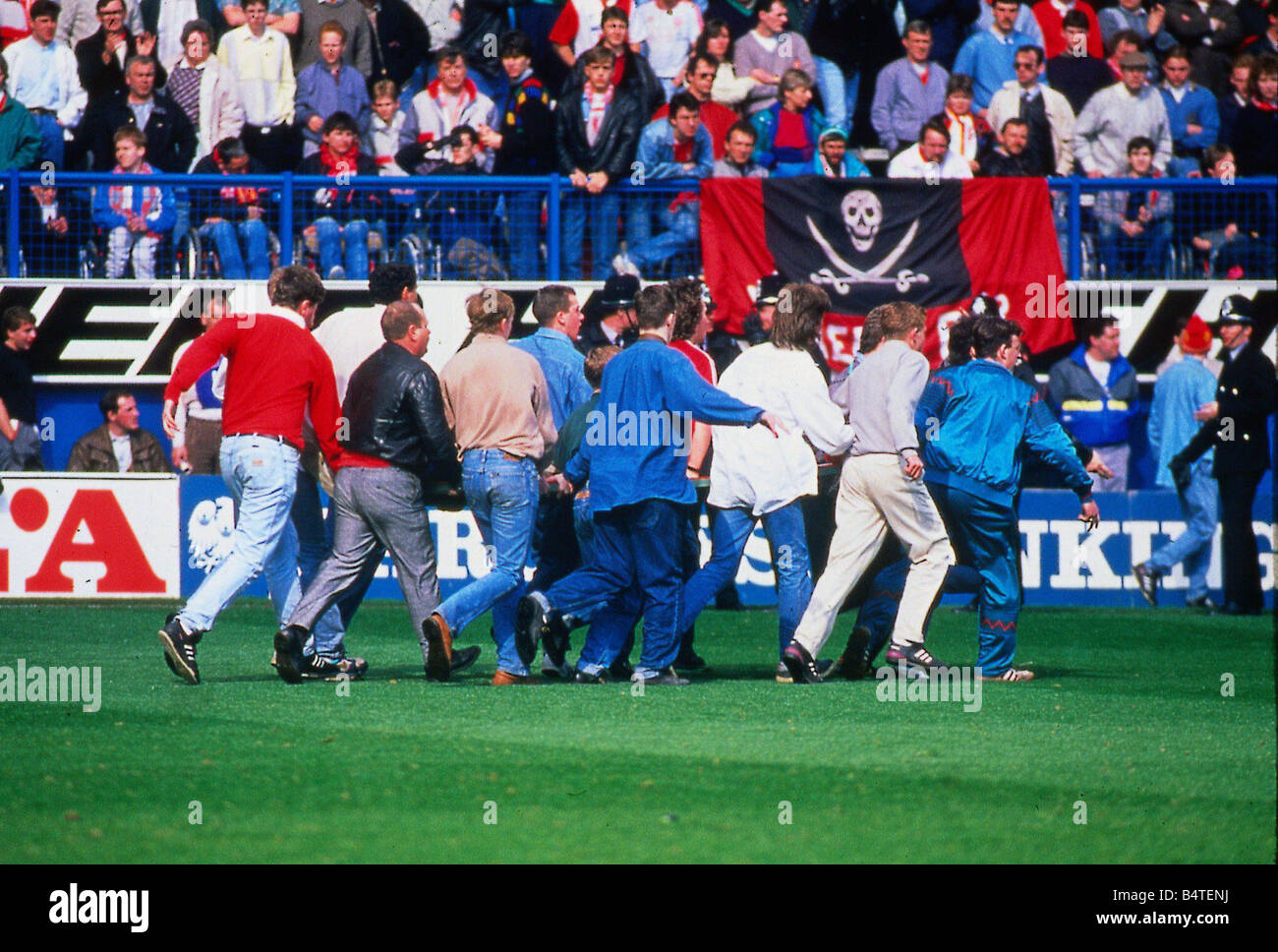 Hillsborough Disaster April 1989 Football supporters carry stretcher ...