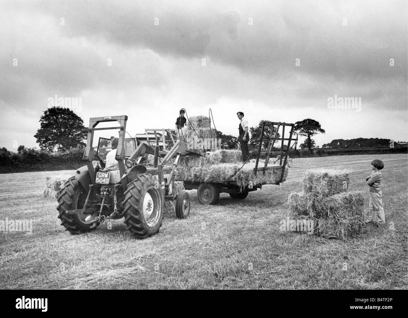 1970s farm workers Black and White Stock Photos & Images - Alamy
