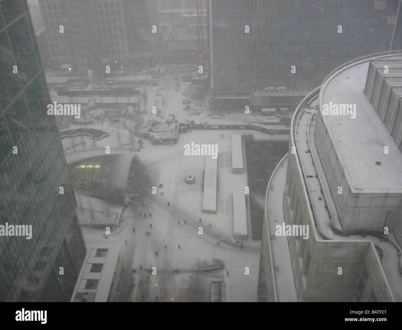 Snow viewed from Canary Wharf January 2003 Snowy Weather London Scenic ...