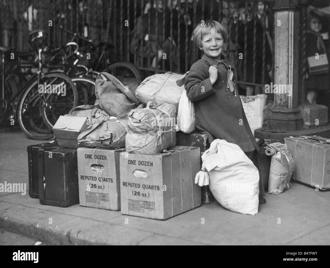 World war two children evacuees hi-res stock photography and images - Alamy