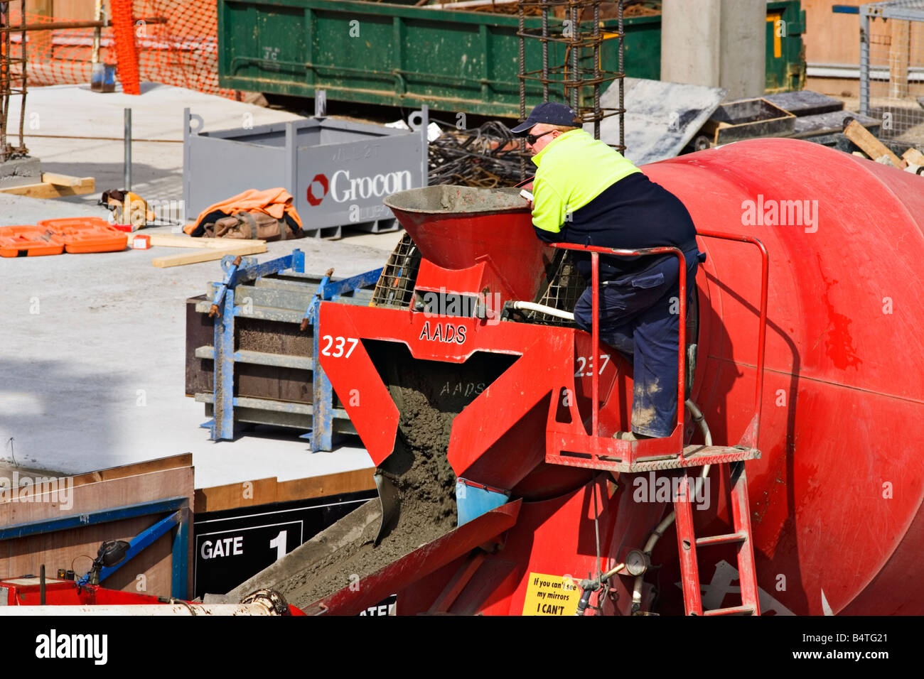 Concrete mixer truck hi-res stock photography and images - Alamy