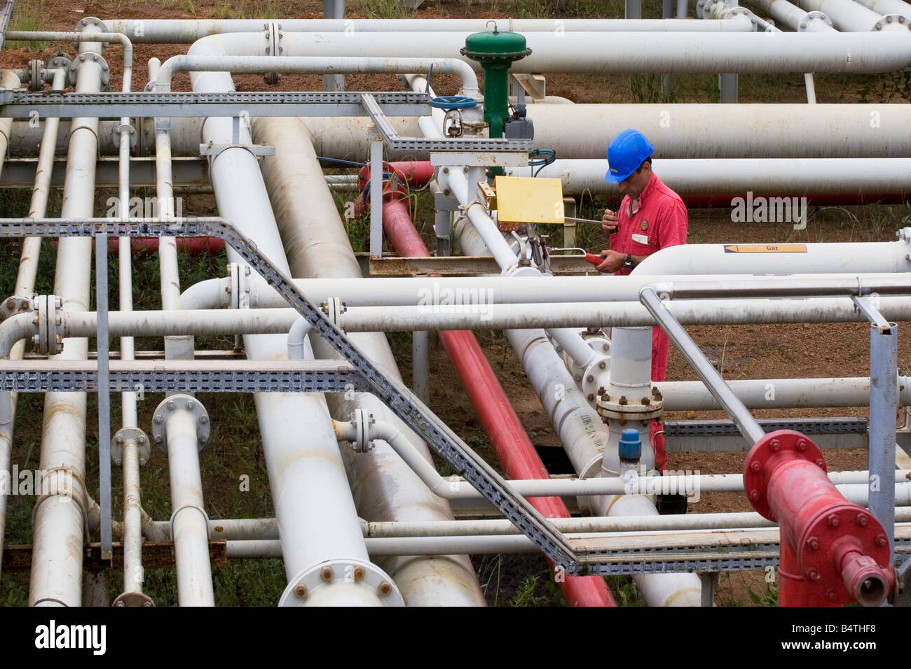 Onshore oil gas processing plant hi-res stock photography and images ...