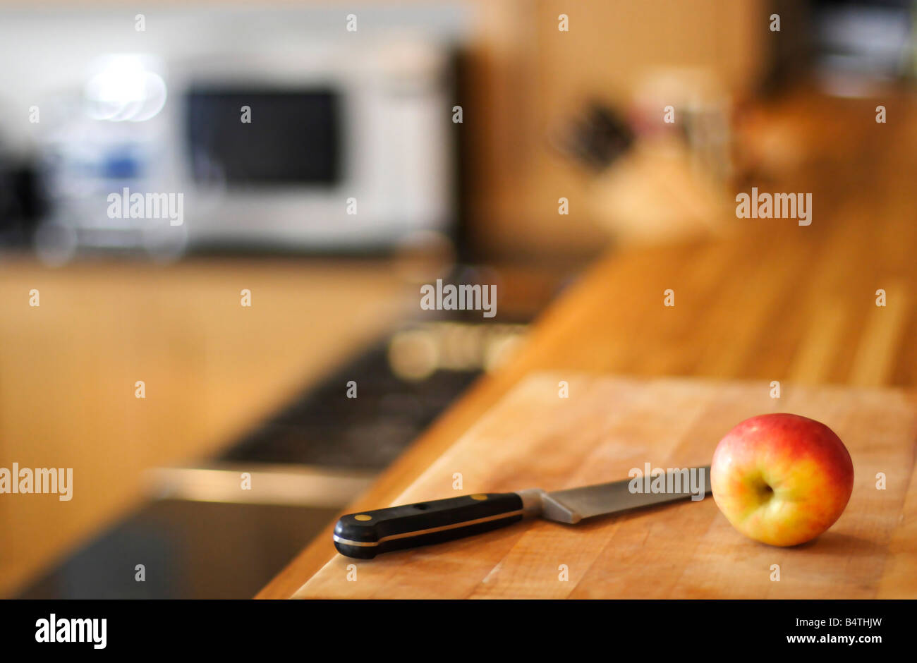 Apple, knife and cutting board Stock Photo - Alamy