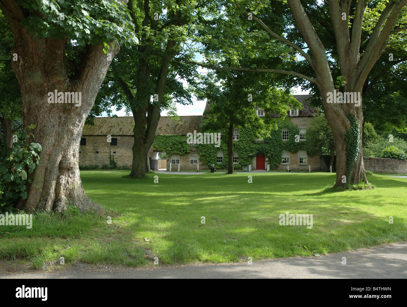Rutland village tree uk hi-res stock photography and images - Alamy