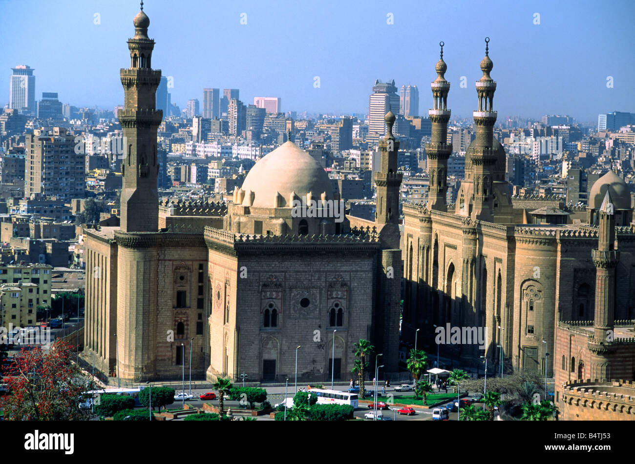 Cairo cityscape pyramid mosque hi-res stock photography and images - Alamy