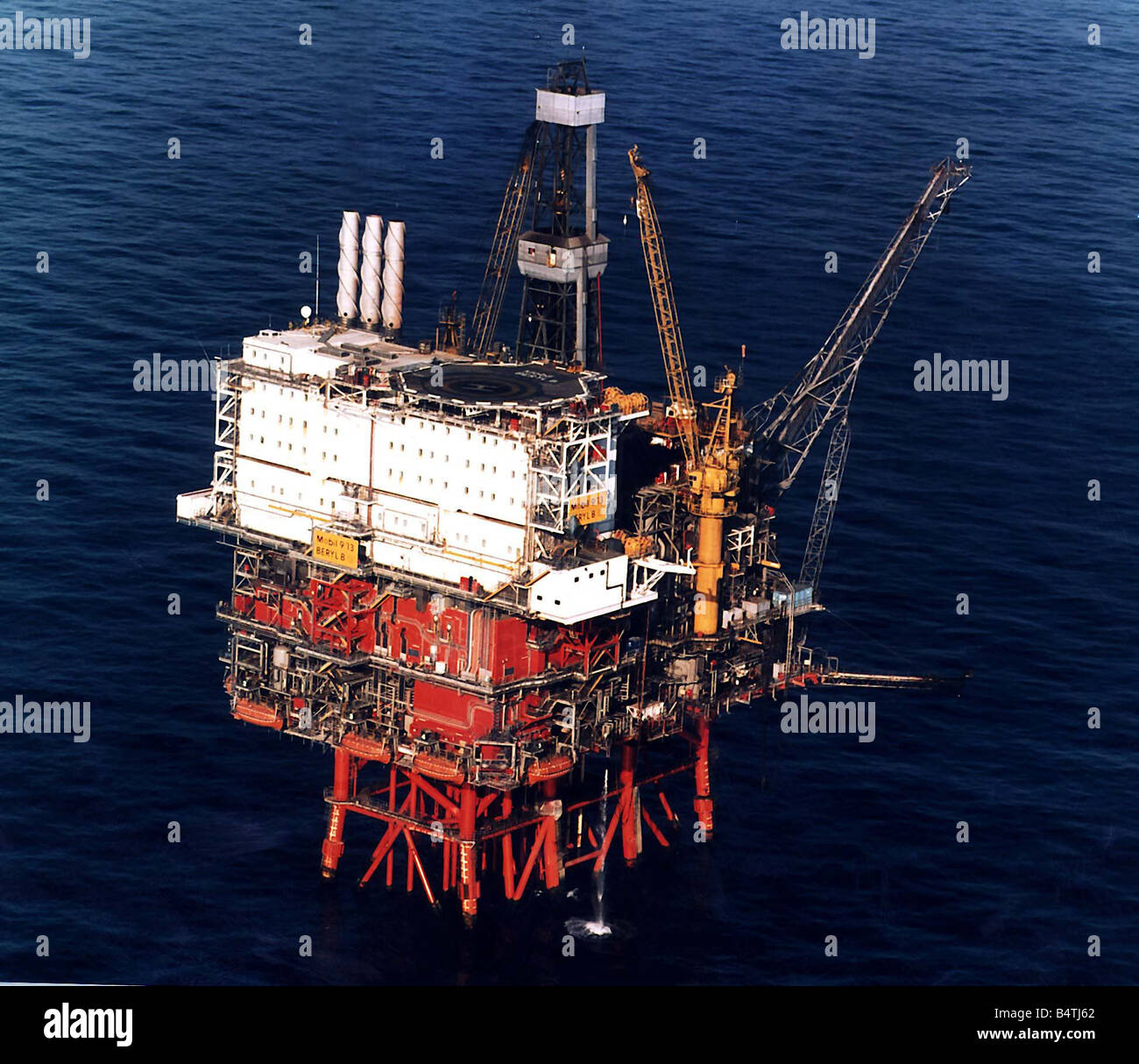 Beryl Bravo Oil rig in the North Sea Stock Photo - Alamy
