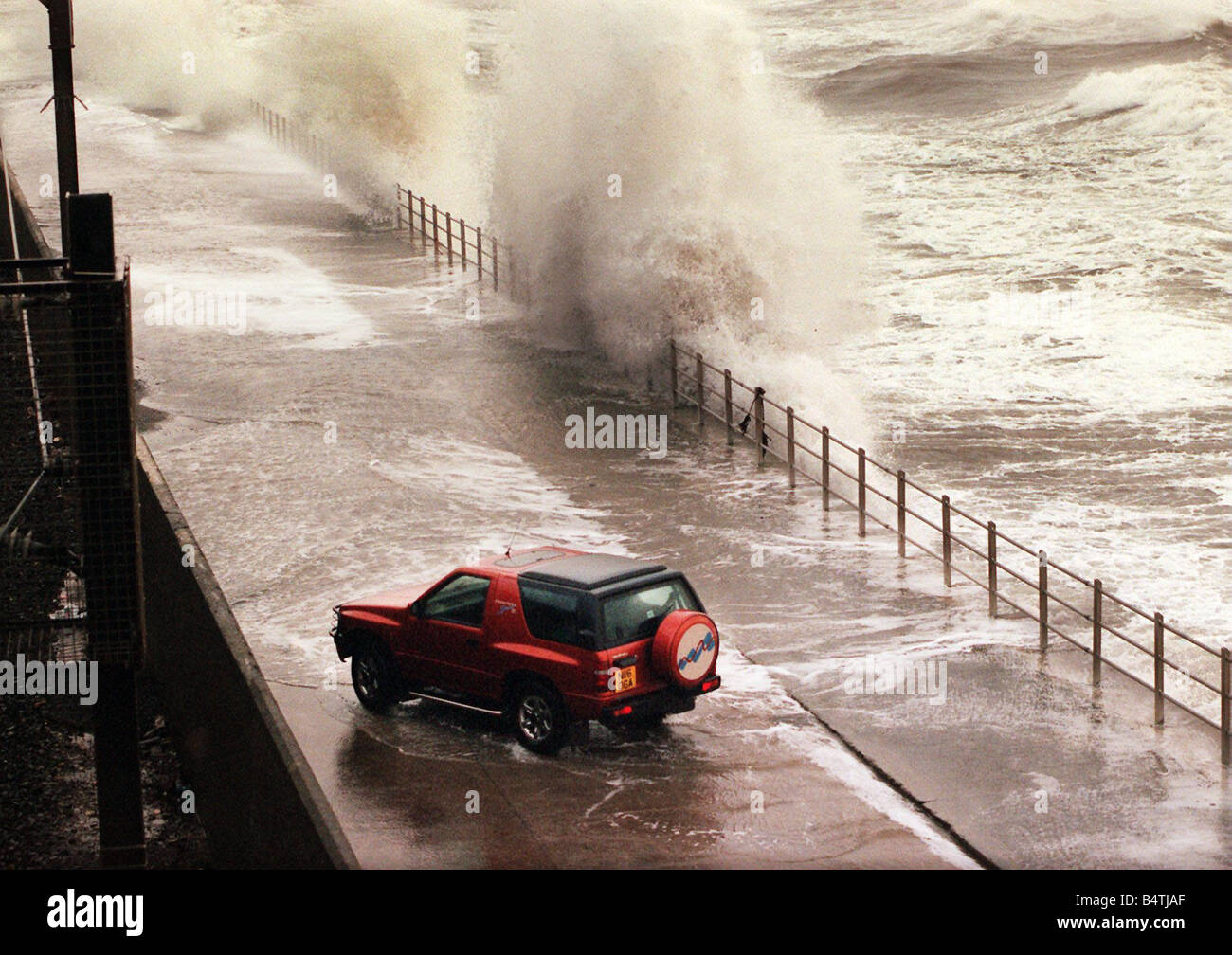 Scottish storms traps motorist January 1999 Frontera jeep trying to get ...