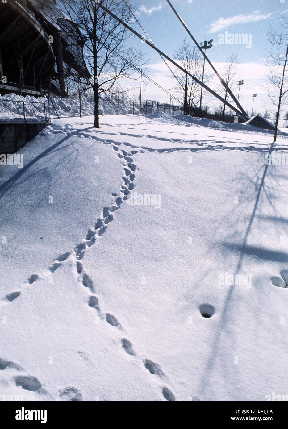 Footprints in the snow Weather Winter Snow Scenes Stock Photo - Alamy