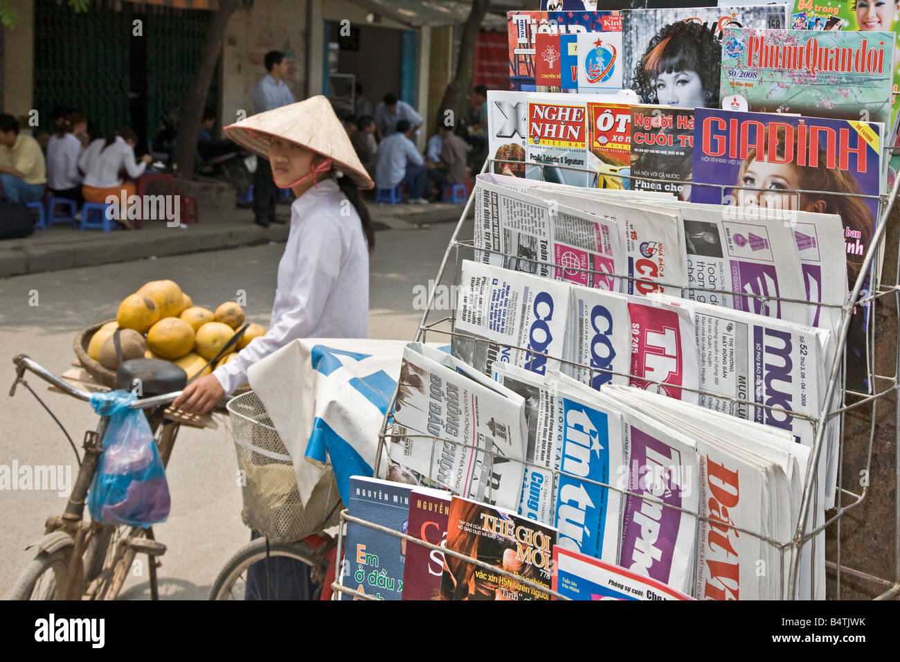 Newspaper hawker hi-res stock photography and images - Alamy