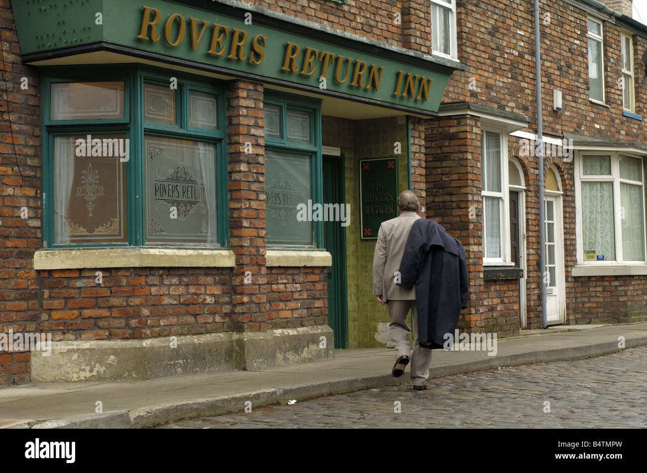 Johnny Briggs aka Mike Baldwin bids farewell to Coronation Street ...