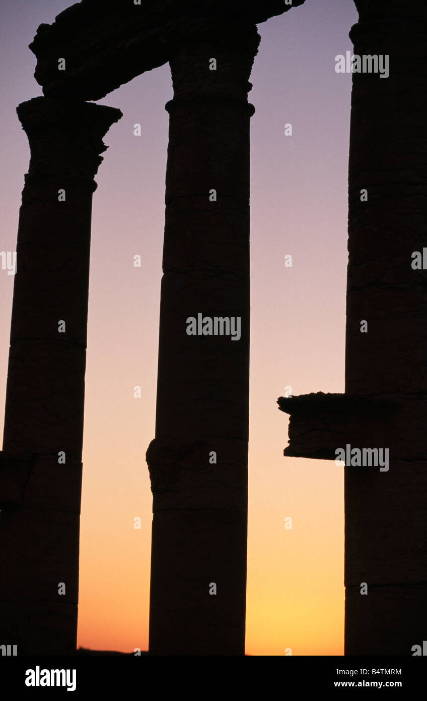 Ruins of palmyra at sunset hi-res stock photography and images - Alamy
